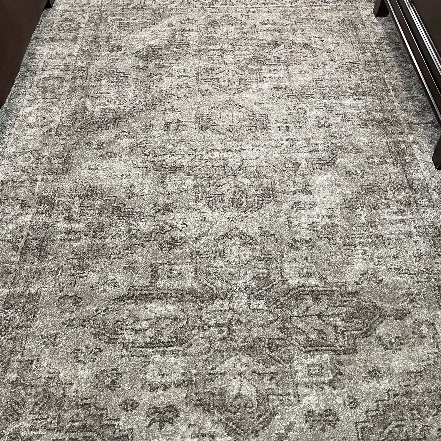 GEOMETRIC PATTERNED CARPET