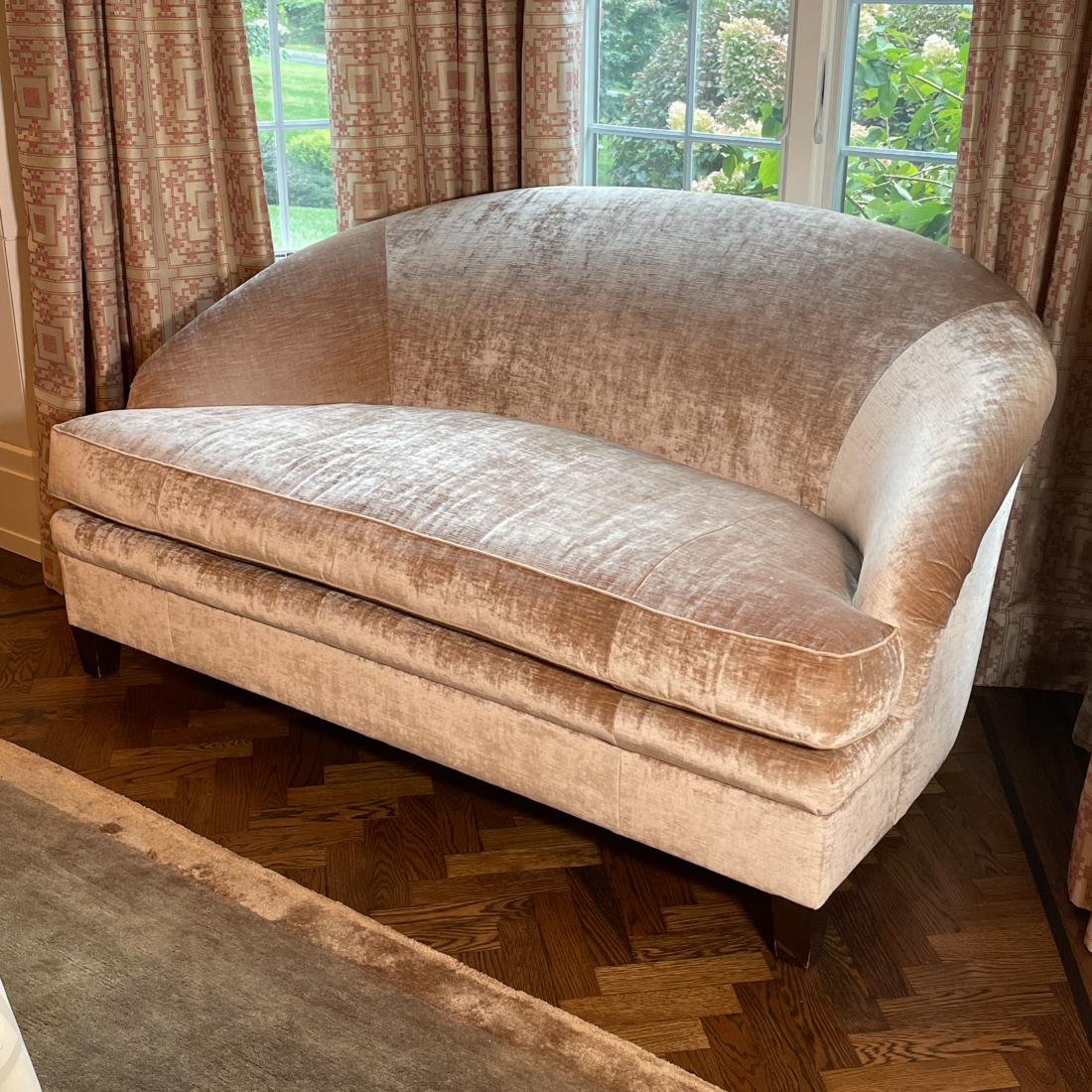 ROMAN THOMAS VELVET SETTEE