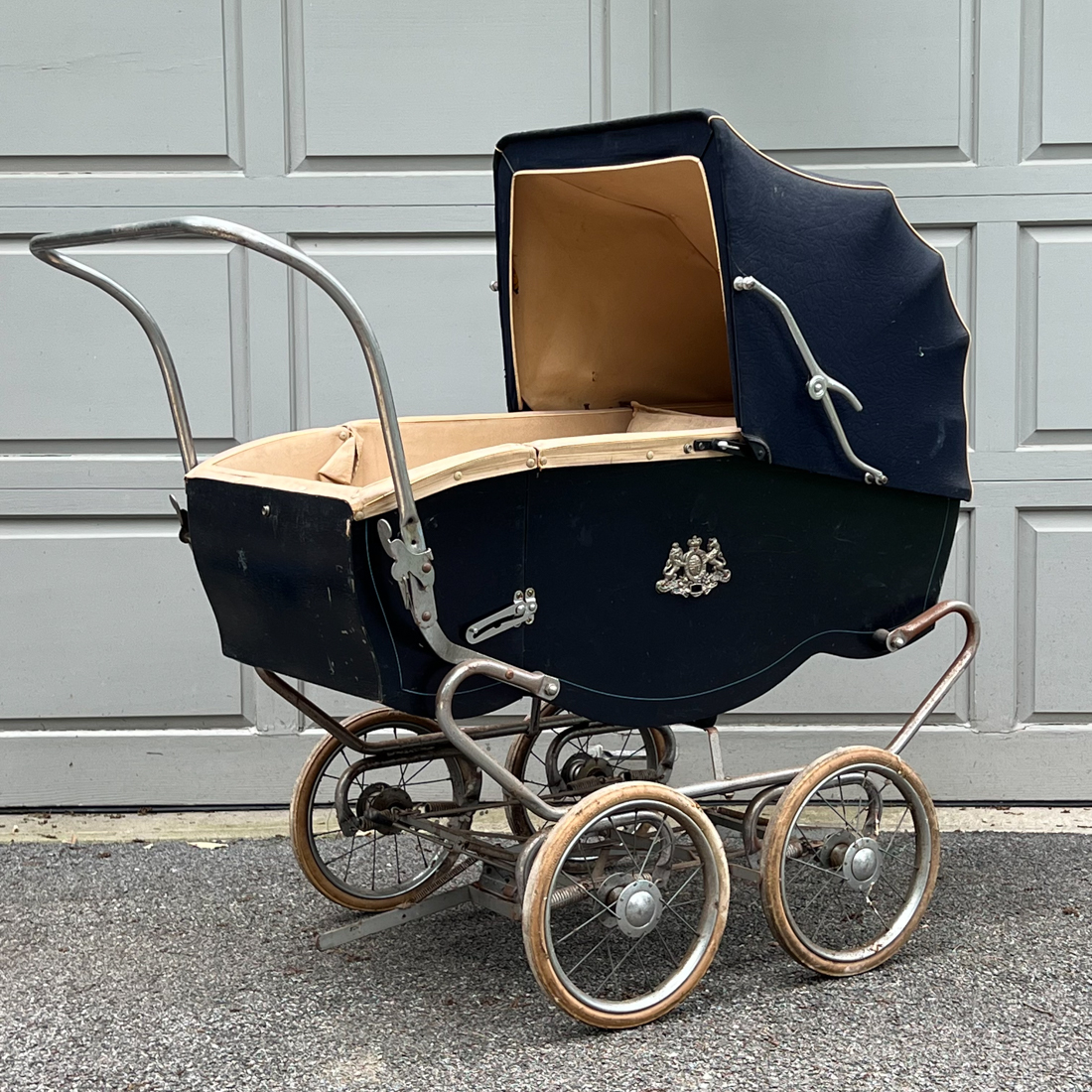 VINTAGE ENGLISH PRAM
