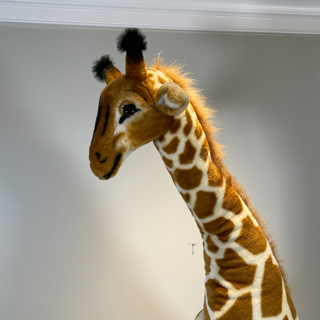 LARGE STUFFED GIRAFFE